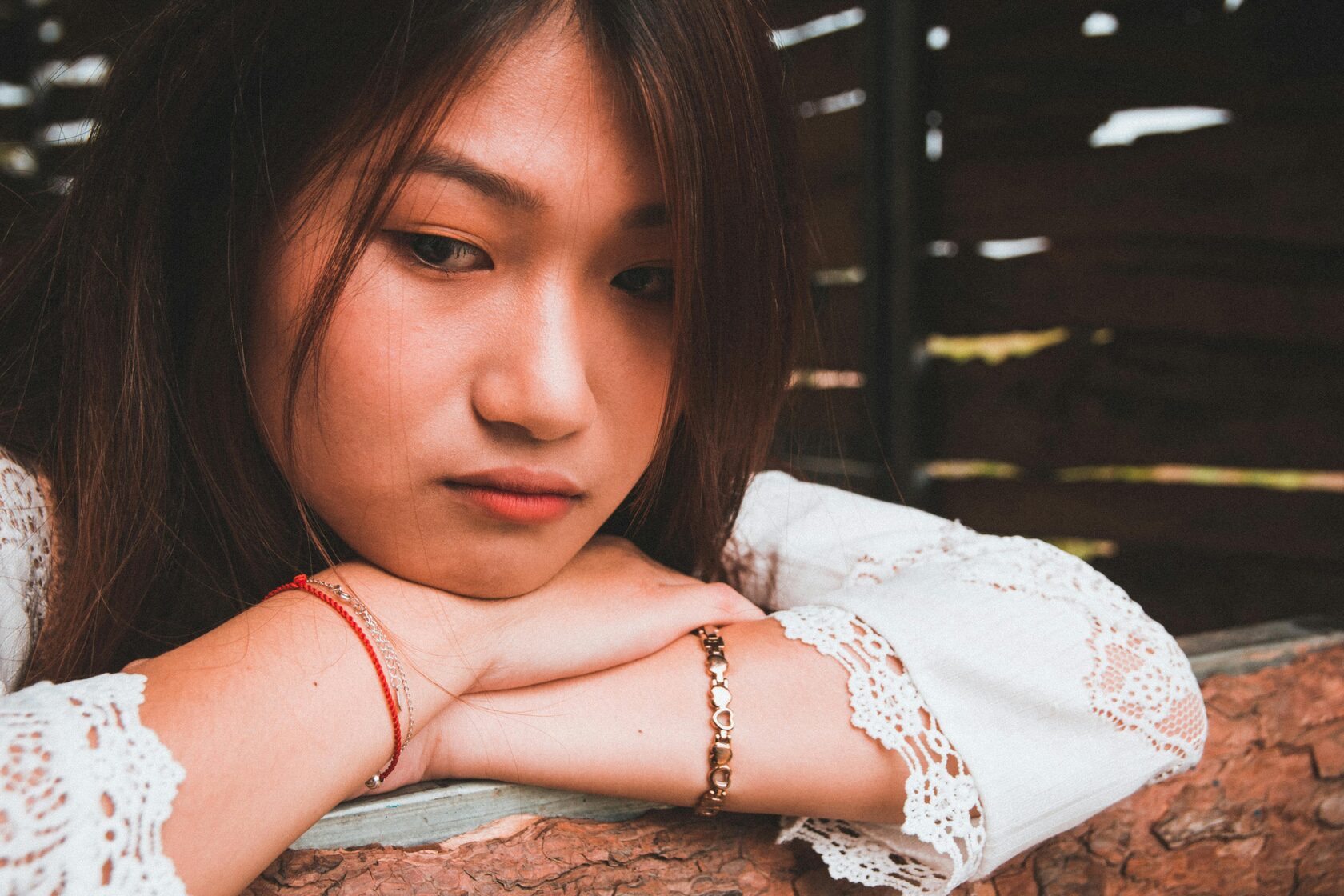 What Does Benching In Dating Mean – What To Do And How To Avoid | Flure