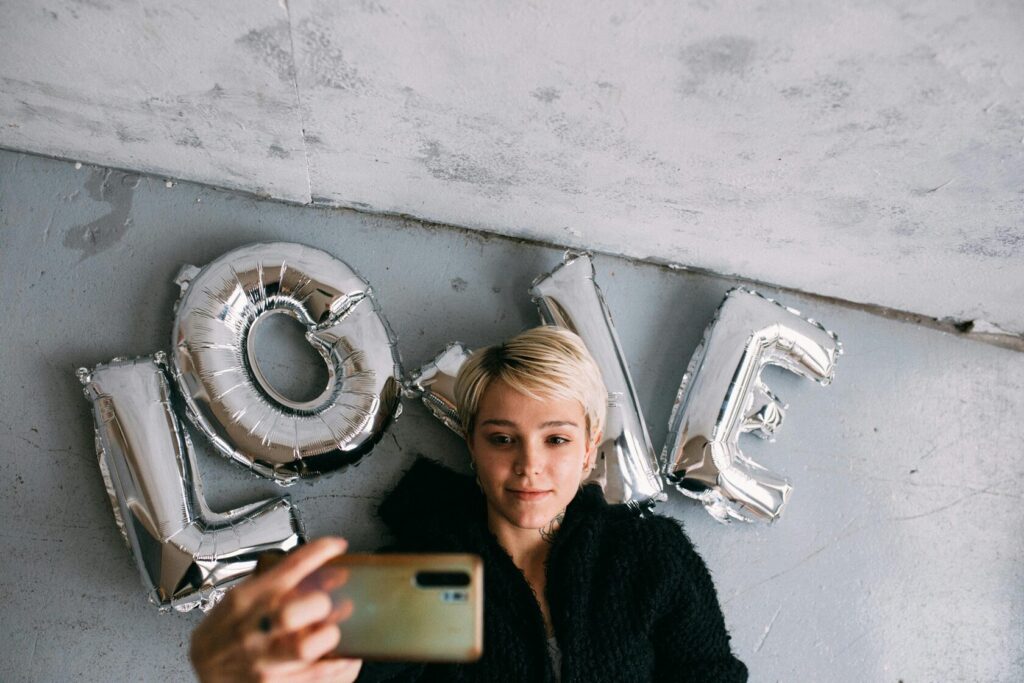 Dry Texting: What It Is And How To Navigate It